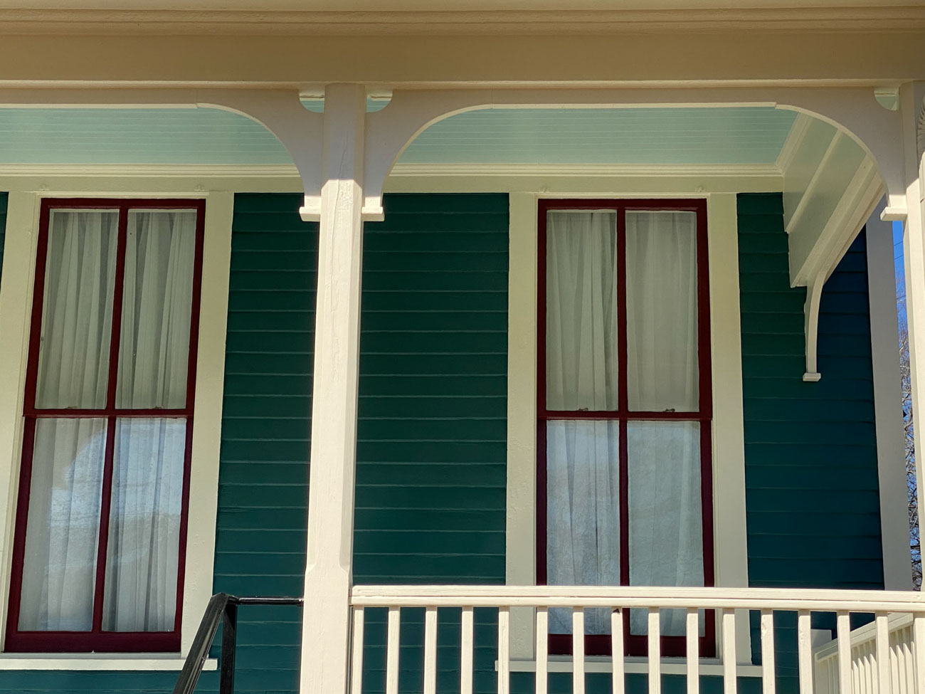 How to Select Exterior Paint Colors for Your Historic Home
