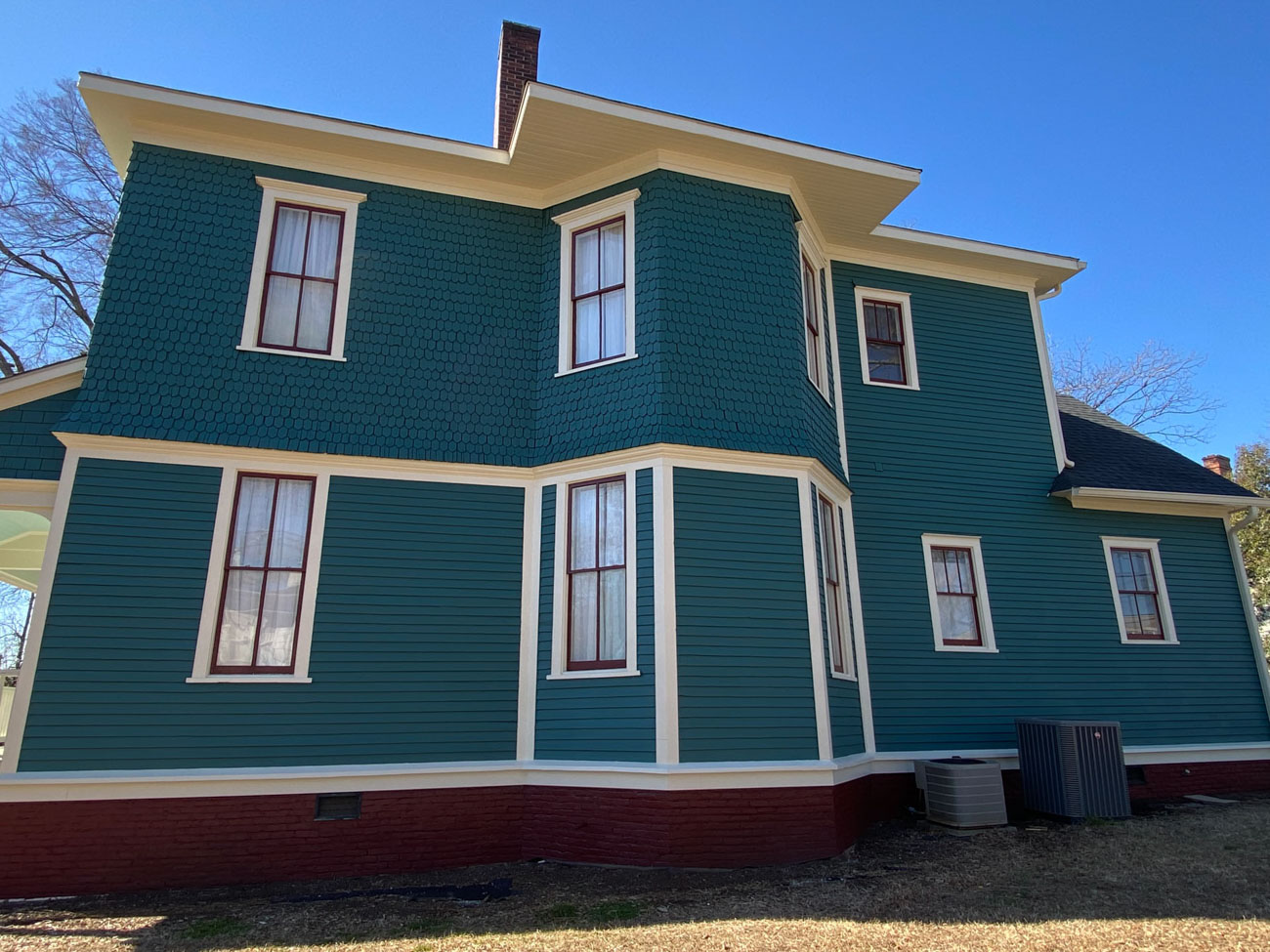 How to Select Exterior Paint Colors for Your Historic Home