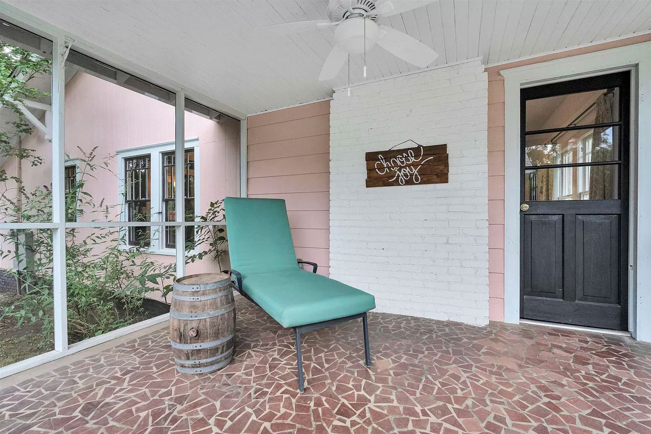 Banda Bungalow: Exterior Transformation